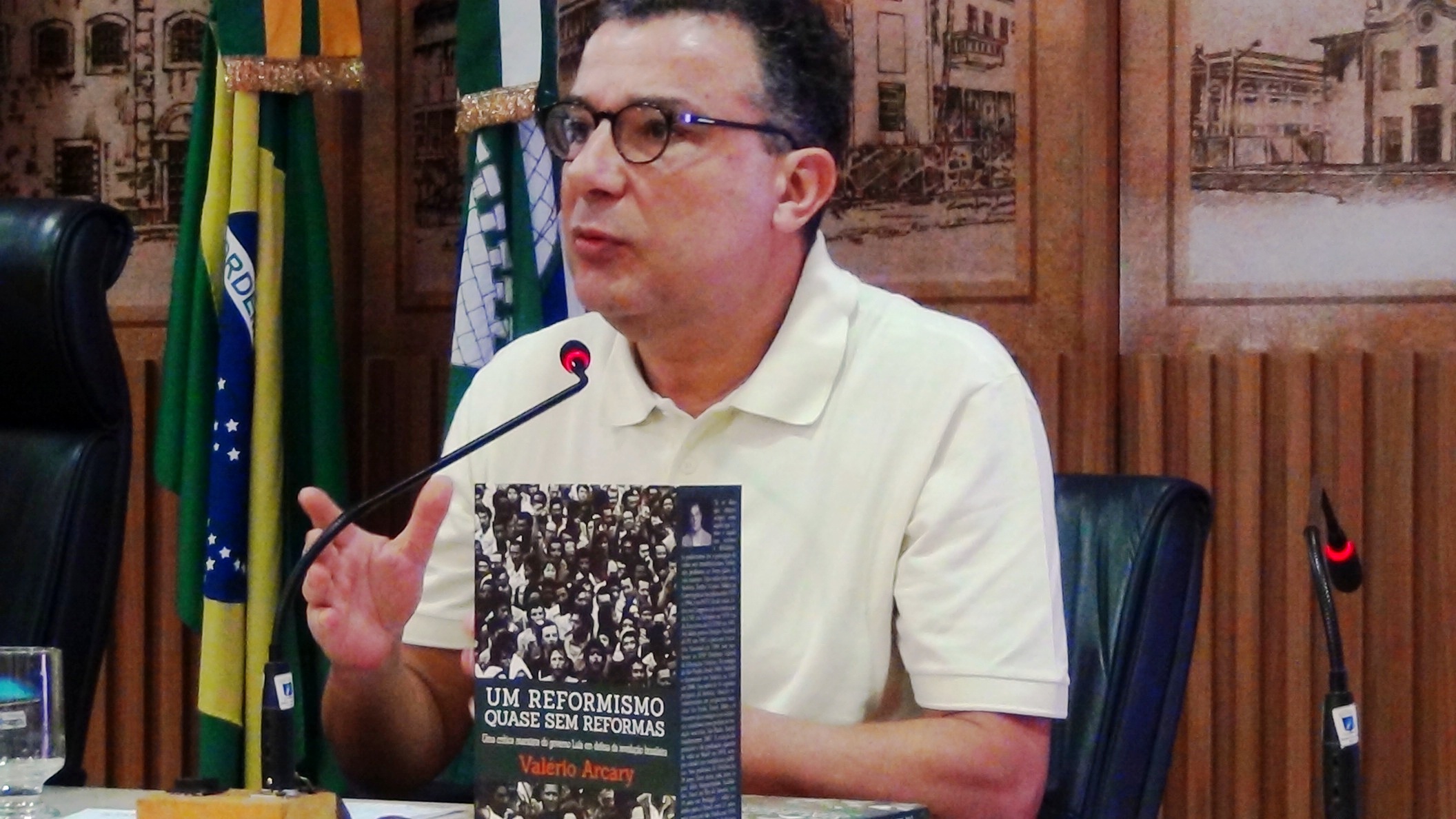 Valério Arcary: É preciso arrancar alegria ao futuro | LavraPalavra